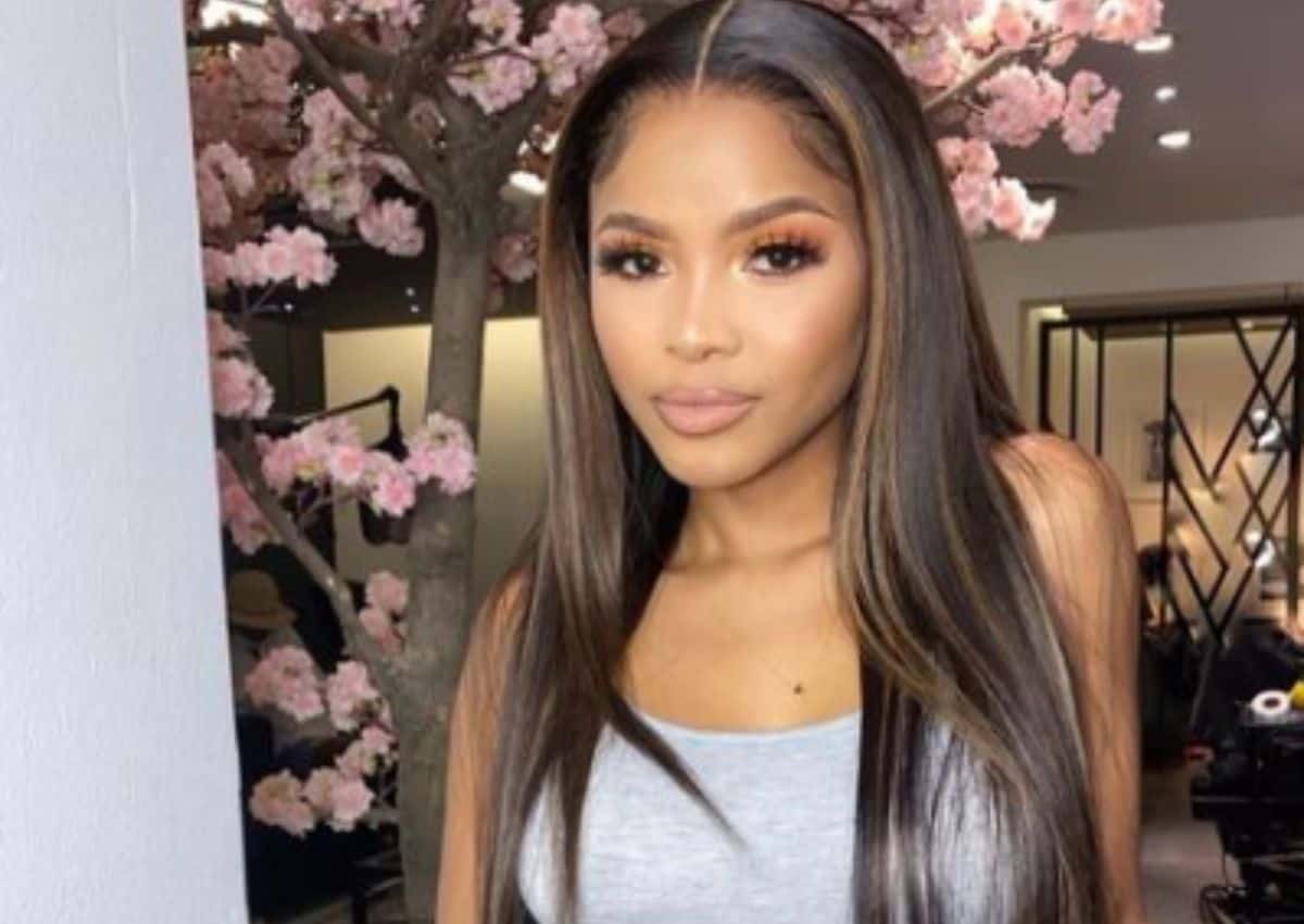 Khanya Mkangisa accidentally exposes her breasts during a Instagram Live