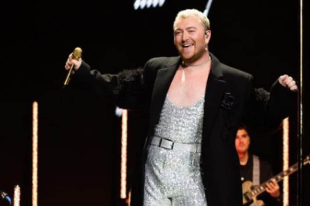 Sam Smith: Fans react to the singer’s latest performing costume