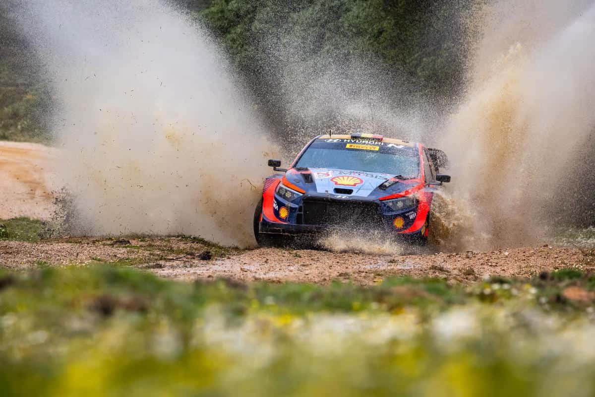 Hyundai claims two top spots on podium at Rally Italia Sardegna